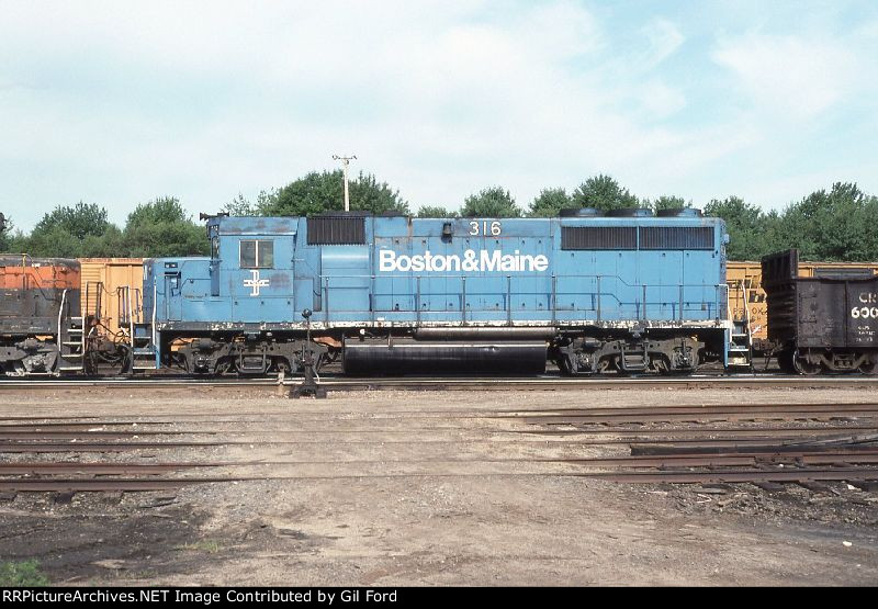 B&M 316(GP40-2)